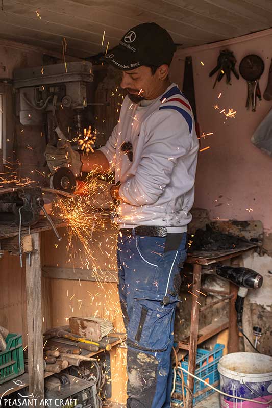 Forging a Blacksmiths Knife With Deer Antler Handle